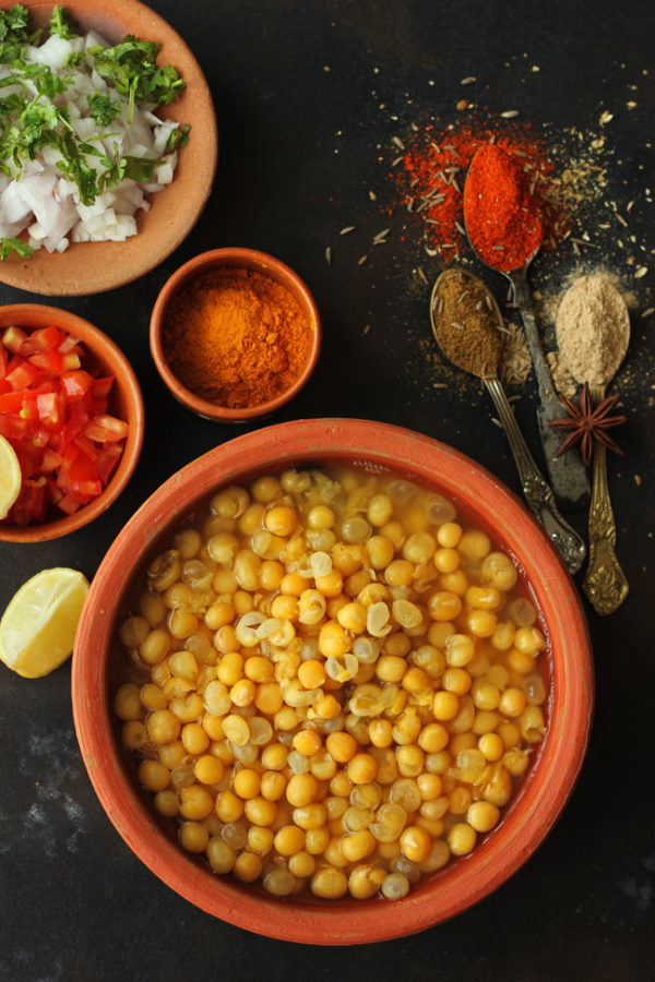 Matar Kulcha Recipe (Delhi Style Chole Kulche) - Fun FOOD Frolic