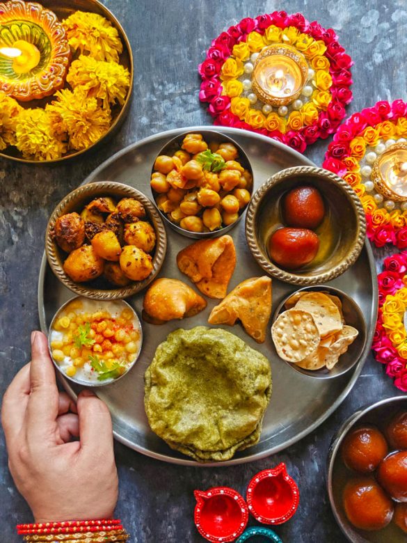 Palak Puri Recipe - Fun FOOD Frolic
