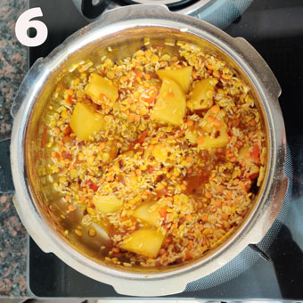 Dal Khichdi Recipe (Dal Chawal Khichdi) - Fun FOOD Frolic