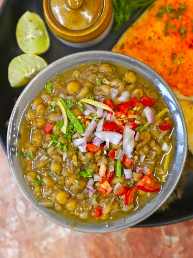 Matar Kulcha Recipe (Delhi Style Chole Kulche) - Fun FOOD Frolic